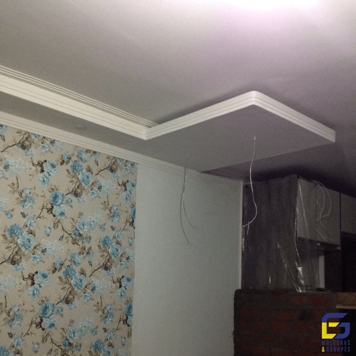 Moldura Teto Rodateto Eva Autocolante Flexível E1 7cm x 1,5cm Branco