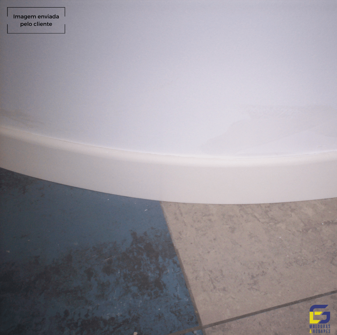 Rodapé Eva Autocolante Flexível Guaratuba 7cm x 1cm Branco