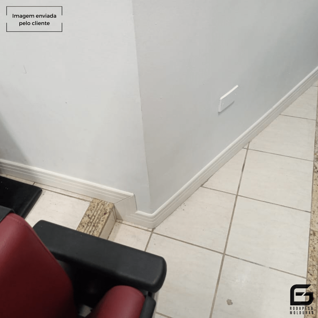 Rodapé Eva Autocolante Flexível Ilhabela 10cm x 1,5cm Branco