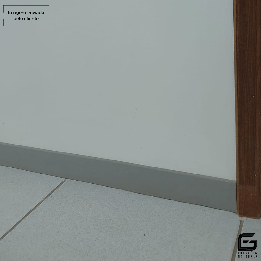 Rodapé Eva Autocolante Flexível Liso 10cm x 1cm Cinza